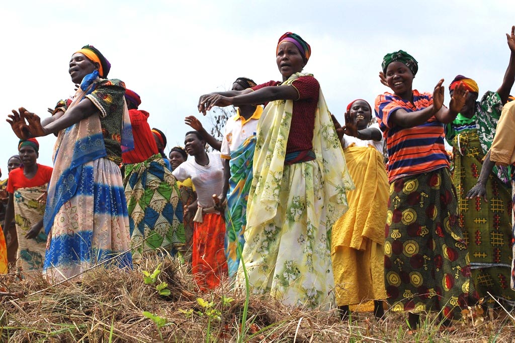 Burundi a women group dance to welcome visitors during a faremrs open day