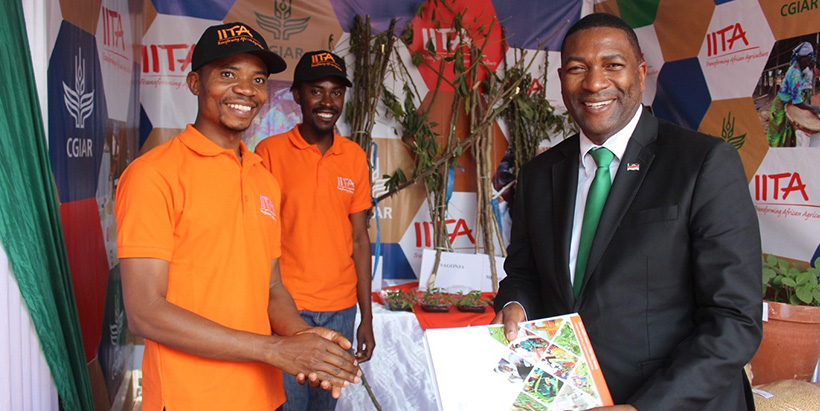 IITA presents cross-cutting innovations at Malawi agriculture fair